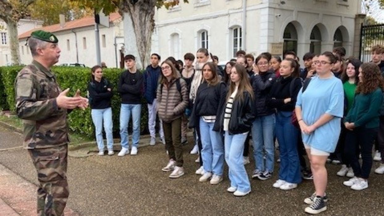 Visite du 2ème régiment Etranger d’Infanterie pour des élèves du lycée Ferdinand Fabre ...